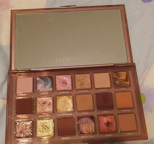 Палетка теней Huda Beauty Naughty