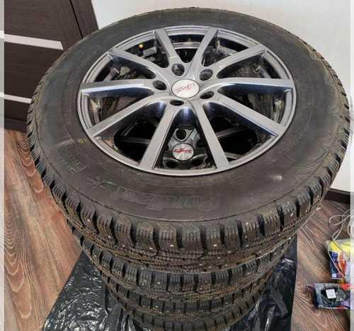 Продам зимние колеса 225/60 R17