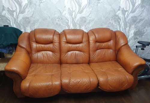 Кожаный диван и 2 кресла