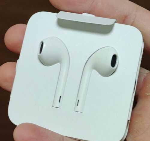 Наушники Apple EarPods lightning