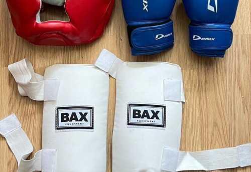 Боксерские перчатки, защитная шапка