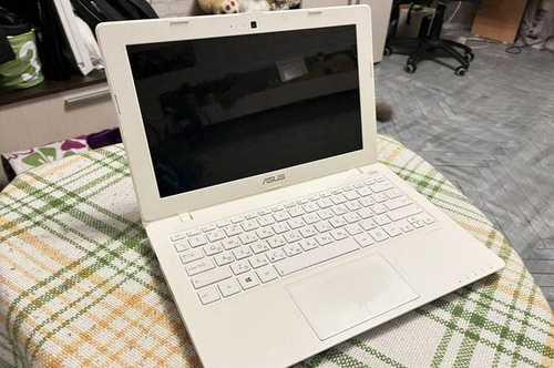 Компактный ноутбук Asus X200CA