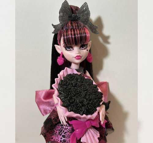 Кукла Draculaura "Monster Ball" Monster High обмен