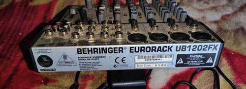 Микшерный пульт Behringer ub1202fx