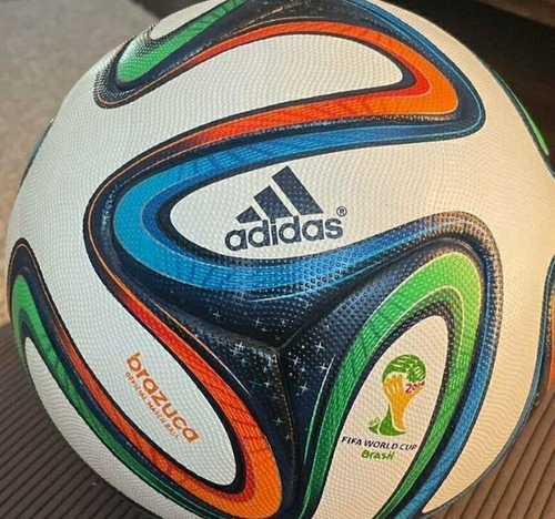 Футбольный мяч ч/м 2014 года Brazuca adidas