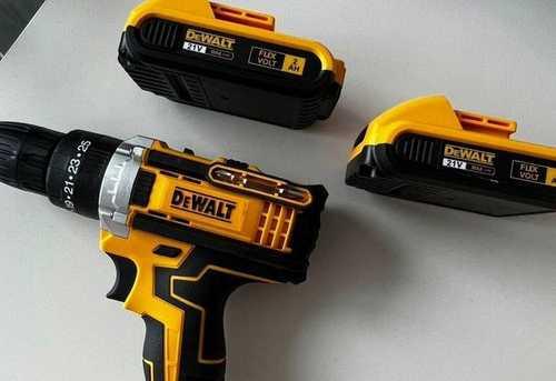 Шуруповерт с набором DeWalt 21V