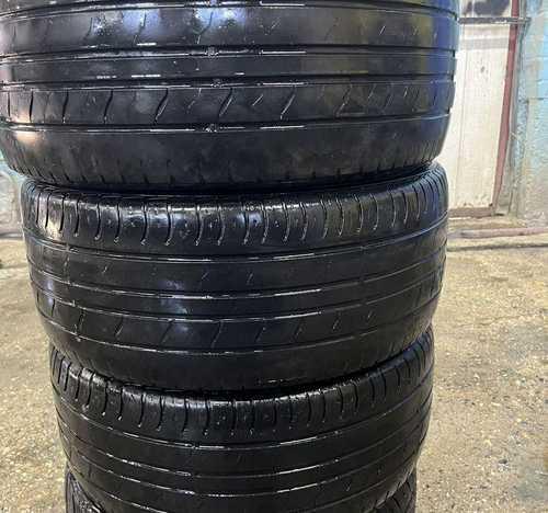 Royal Black Royal Performance 245/40 R18