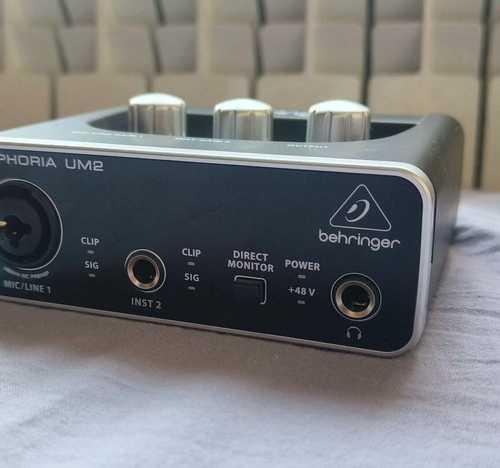 Звуковая карта behringer u phoria um2