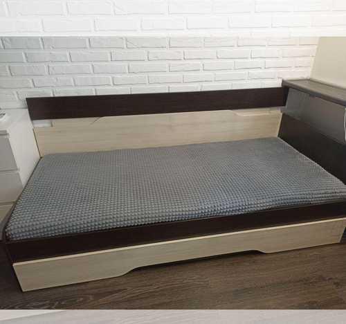 Кровать односпальная с ящиком и и матрасом 90*200