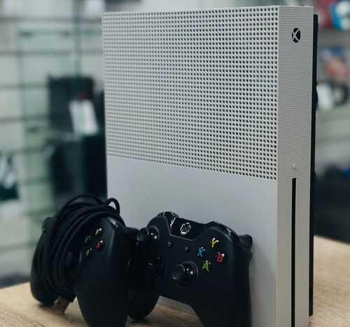 Microsoft Xbox One S, 500 ГБ, 2 геймпада