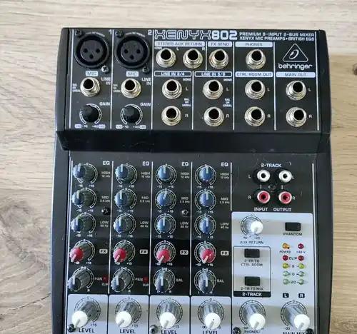 Микшерный пульт Behringer xenyx 802