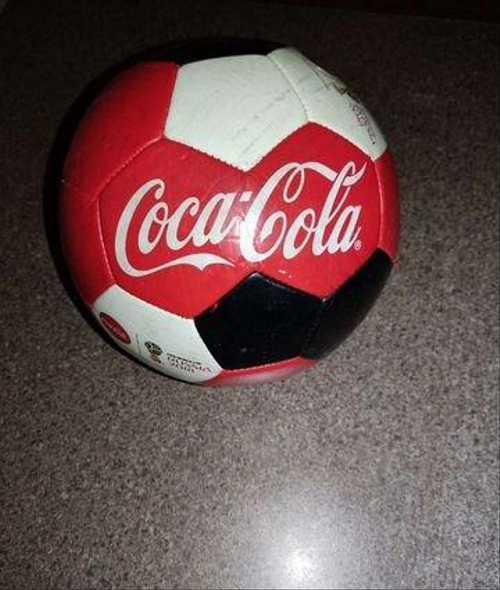 Футбольный мяч coca cola 2018