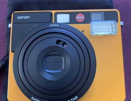 Leica Sofort orange + Leica Monochrome film