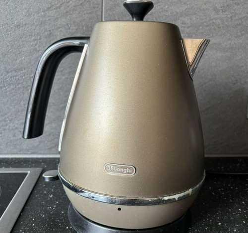 Чайник электрический Delonghi