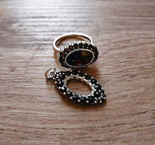 Серебряное кольцо и кулон