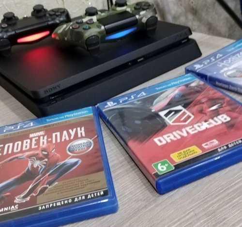 Игровая приставка ps4 бу