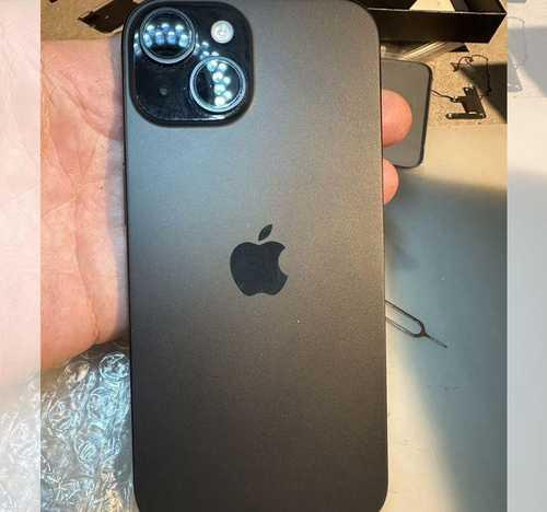 Задняя крышка iPhone 15