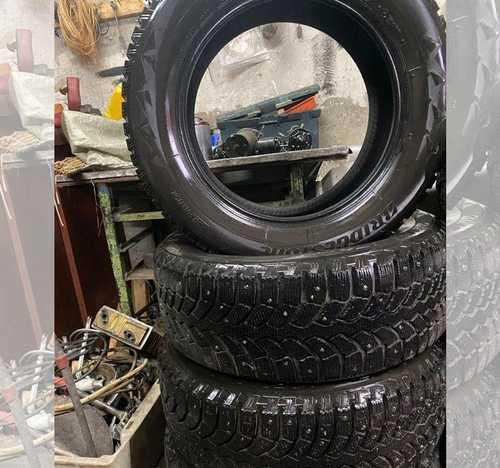 Bridgestone Blizzak Spike-01 215/60 R16