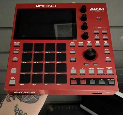 Сэмплер Akai MPC One 