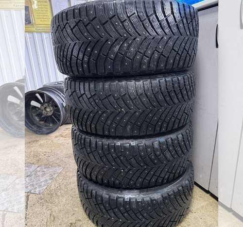 Michelin X-Ice North 4 235/40 R18