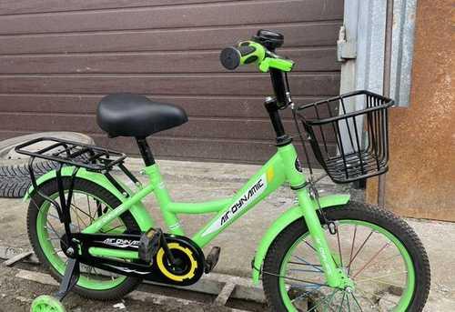 Велосипед детский четырехколесный
