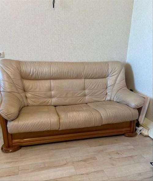 Кожаный диван и 2 кресла бу