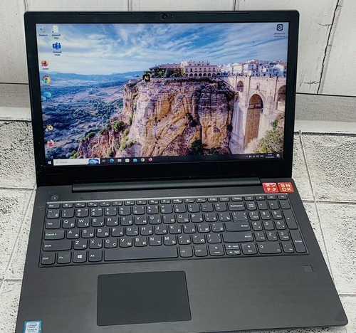 Lenovo 15.6 FHD I5-8250U/8GB/256SSD