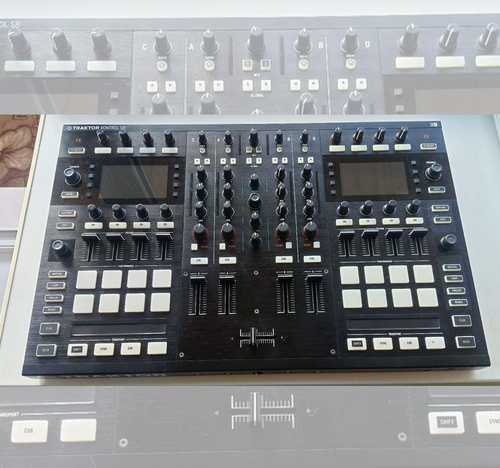 DJ контроллер Traktor Kontrol S8 + Flight Case