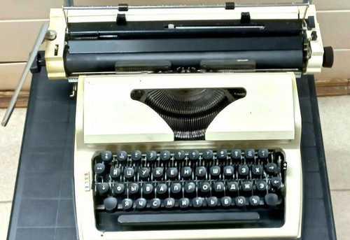 Печатная пишущая машинка "Любава"