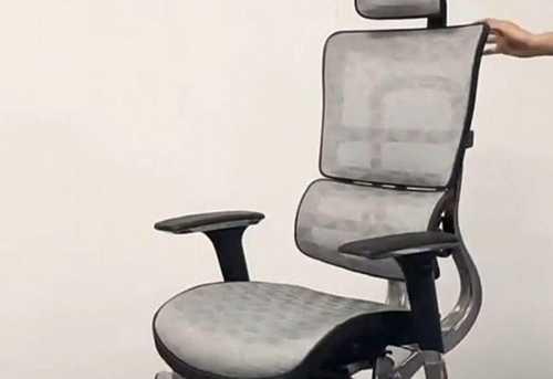 Компьютерное кресло с детальной регулировкой
