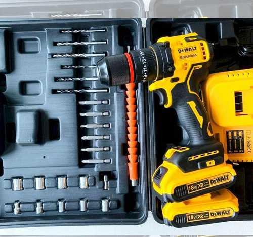 Шуруповерт 18V бесщёточный с битами Dewalt