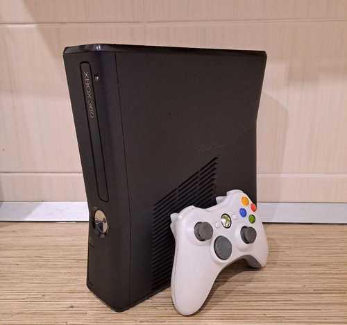 Прошитая Xbox 360 Slim с играми