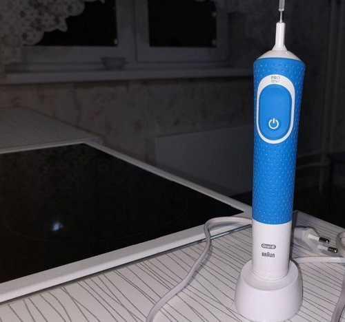 Электрическая зубная щетка oral b