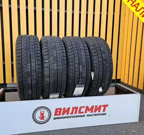 Pirelli Formula Ice FR 215/60 R16 99T