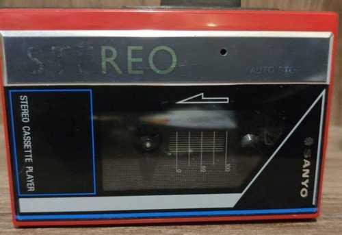 Кассетный плеер Sanyo Stereo M GP9 красный Walkman