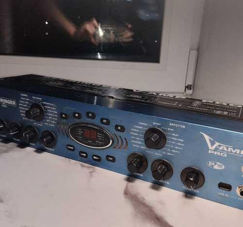 Гитарный процессор "behringer V-AMP PRO"