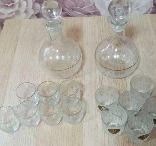 Графины стеклянные и стопки