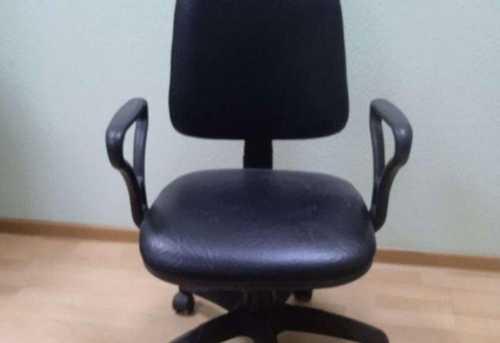 Компьютерное кресло "Престиж", чёрный кожзам