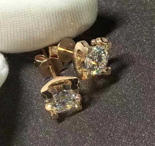 Cartier серьги-пусеты 0.52ct