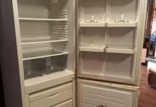 Холодильник Атлант рабочий