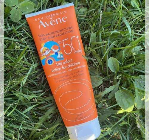 Солнцезащитное детское молочко Avene SPF50 250мл