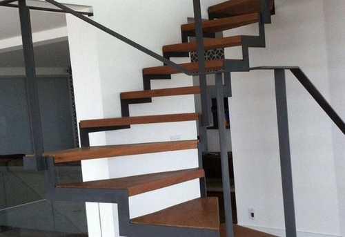 Сварной Каркас П-образной Лестницы в Дом