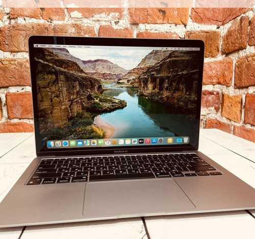 Макбук Apple MacBook Air 13 (2020, M1)