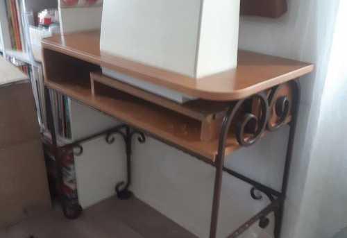 Винтажный стол под швейную машинку