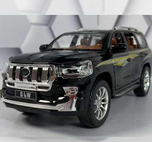 Модель машины Toyota Land Cruiser Prado чёрный