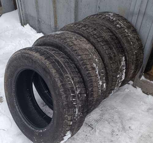 Bridgestone Blizzak Revo1 215/65 R16