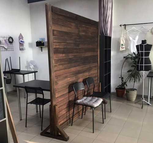 Фотозона, деревянная перегородка