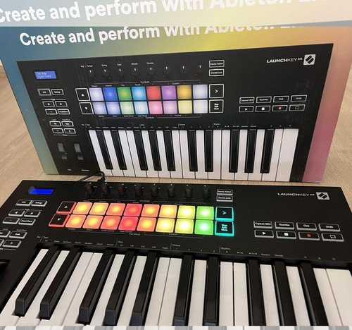 Novation launchkey 25 MK3 (midi клавиатура)