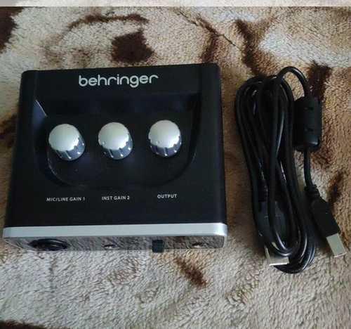 Внешняя звуковая карта behringer um2