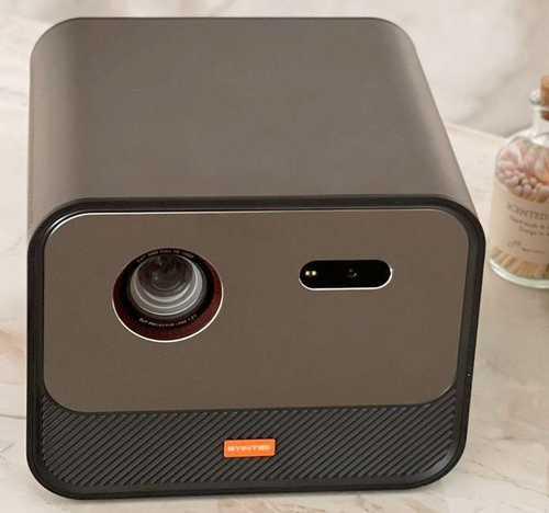 Проектор byintek r90